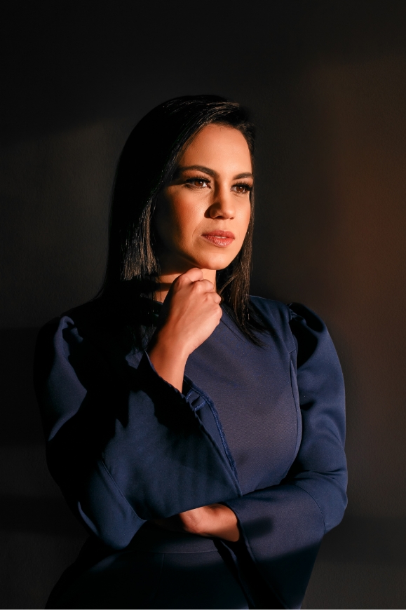 Ana Zanuzzi - Advogada Contratualista